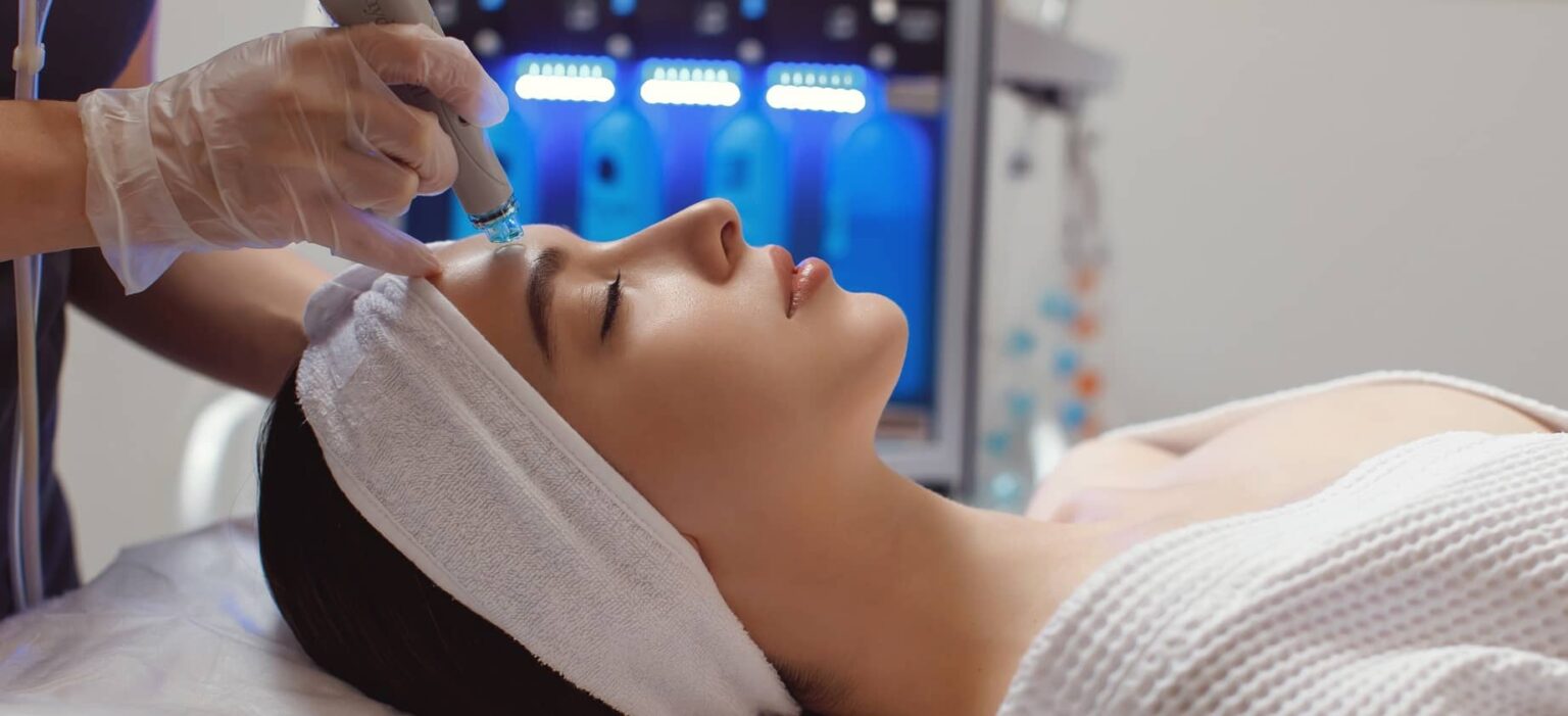 Pourquoi associer un dékystage à un traitement de fond de l’acné ? | Dr ...